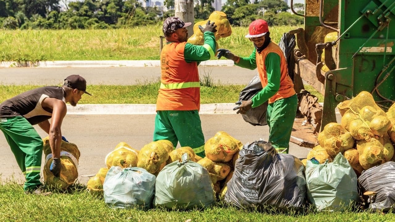 12 of the Worst Jobs That Will Make You Think Twice Before Complaining